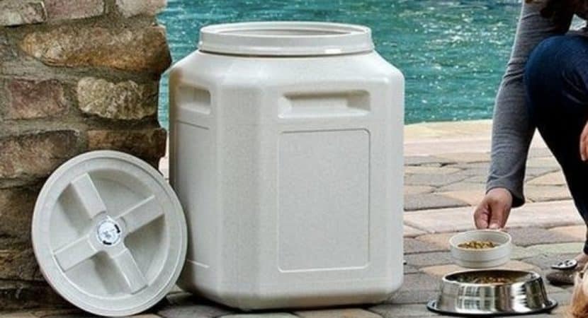 Best Airtight Pet Food Storage Container Review 2019 | Hutch and Cage